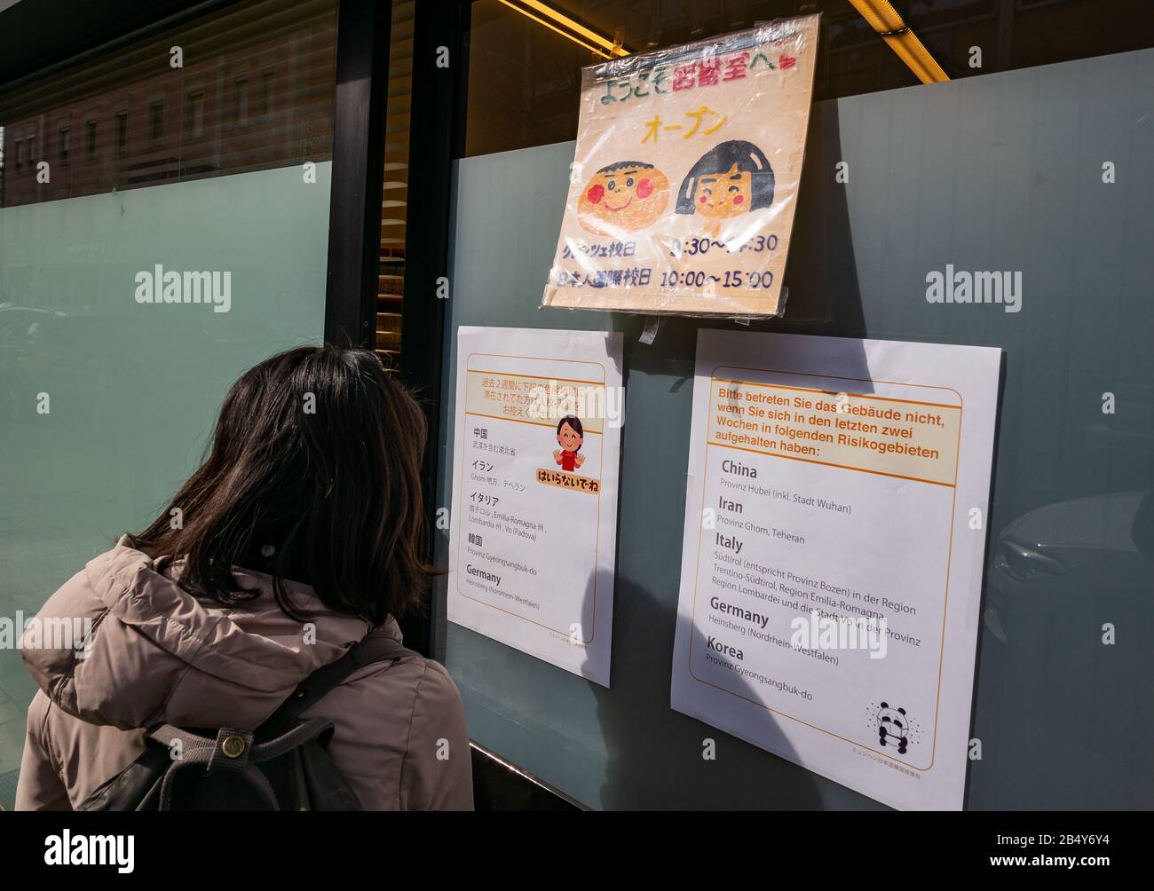 Multilingual signs china hi-res stock photography and images - Alamy
