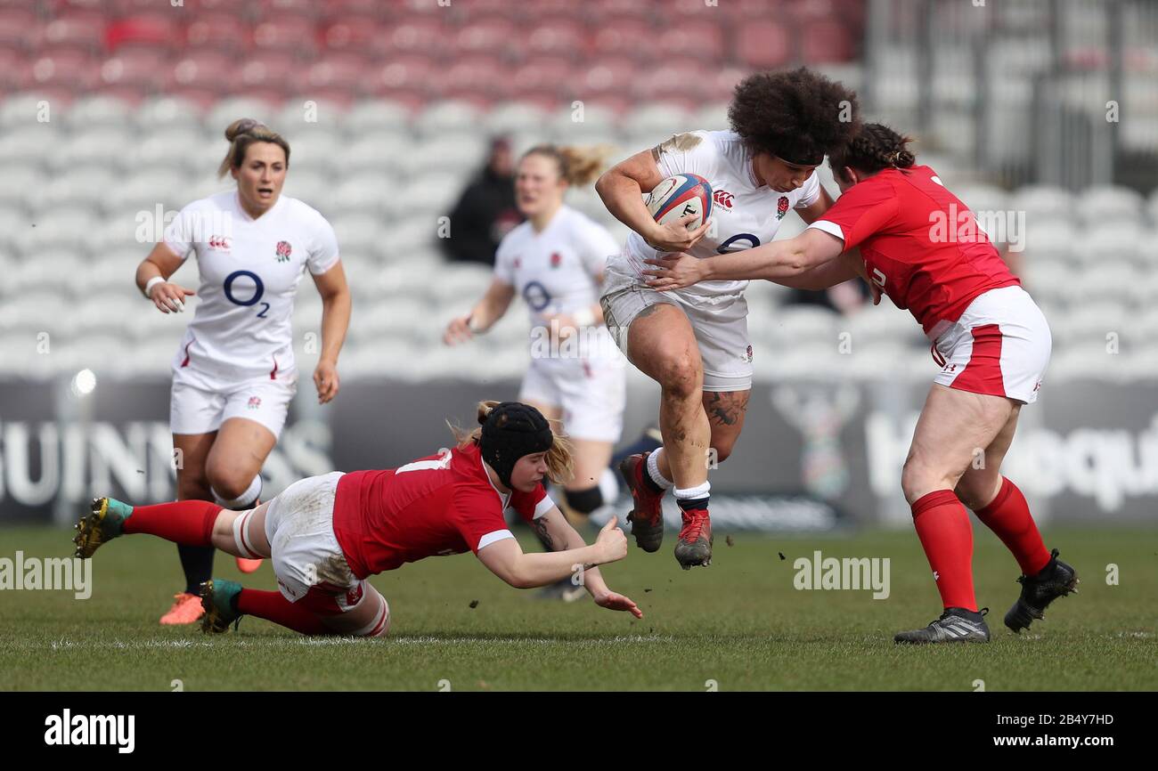 England's Sarah Beckett during the Women's Six Nations match at ...