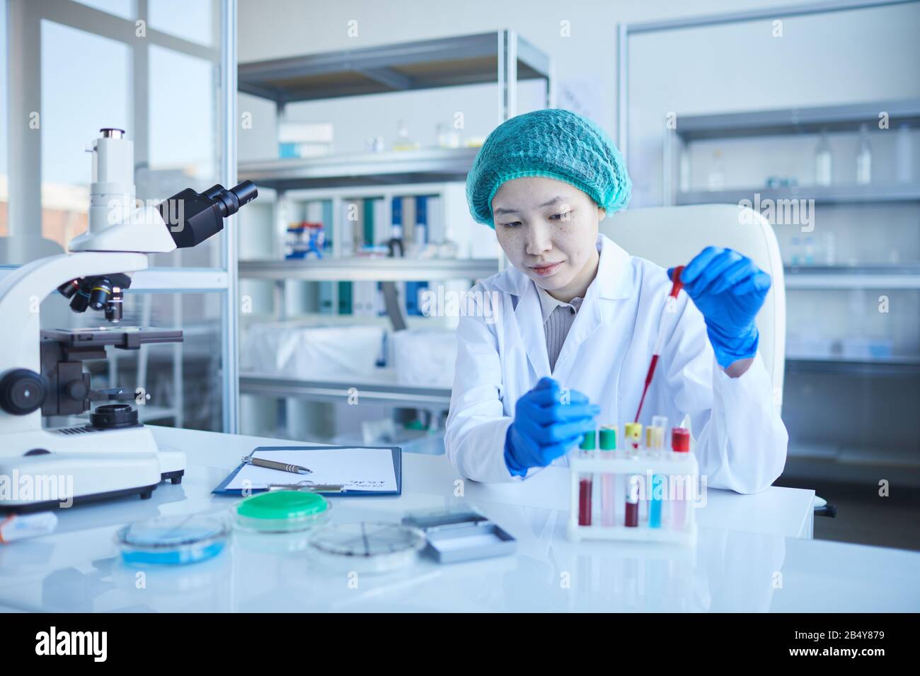 Woman wearing lab coat hi-res stock photography and images - Alamy