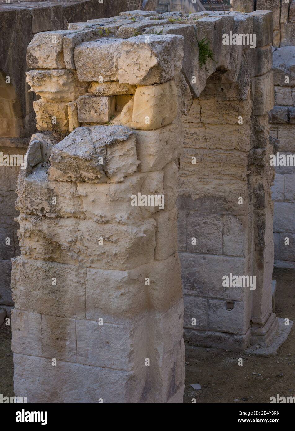 Stone column arch italy hi-res stock photography and images - Alamy