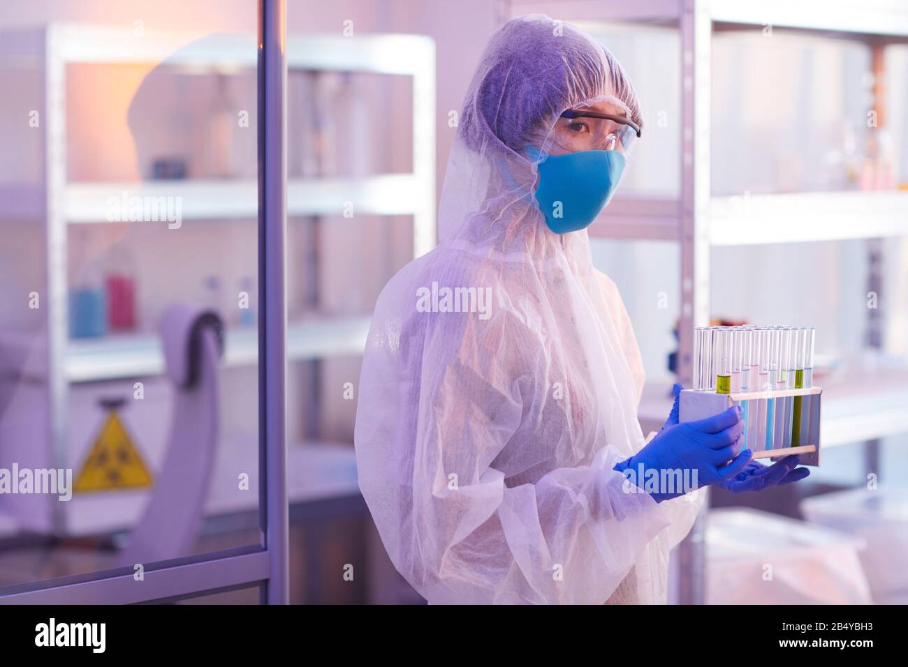 Lab uniform hi-res stock photography and images - Alamy