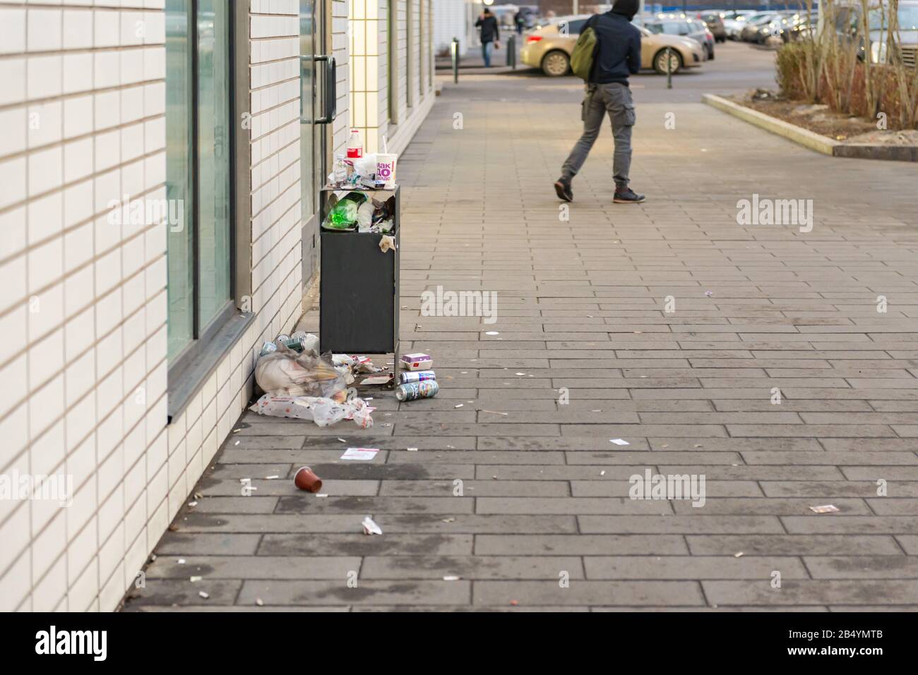 Moscow. Russia. December 2019. Garbage crisis. Overflowing street trash ...