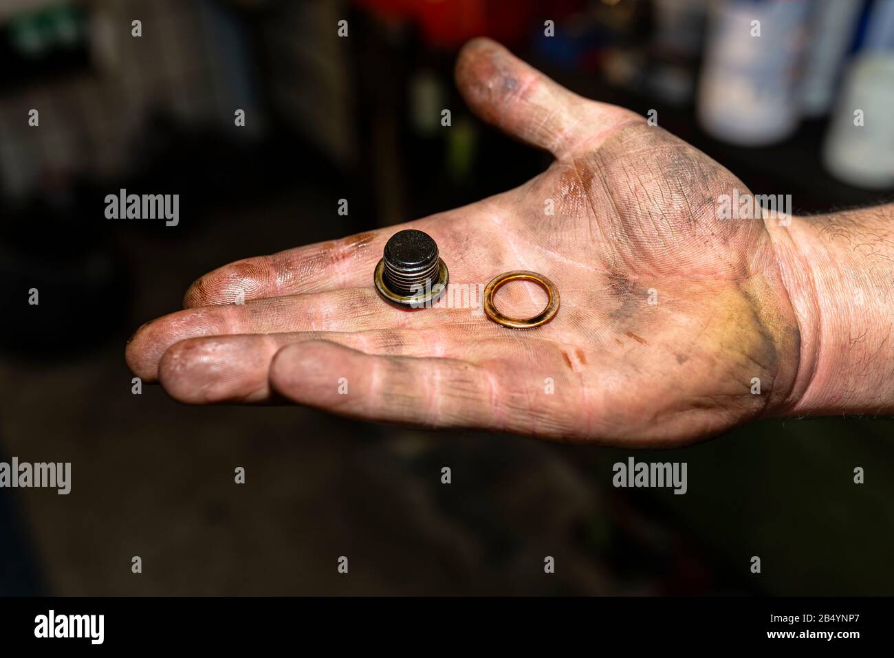 Sump oil hi-res stock photography and images - Alamy