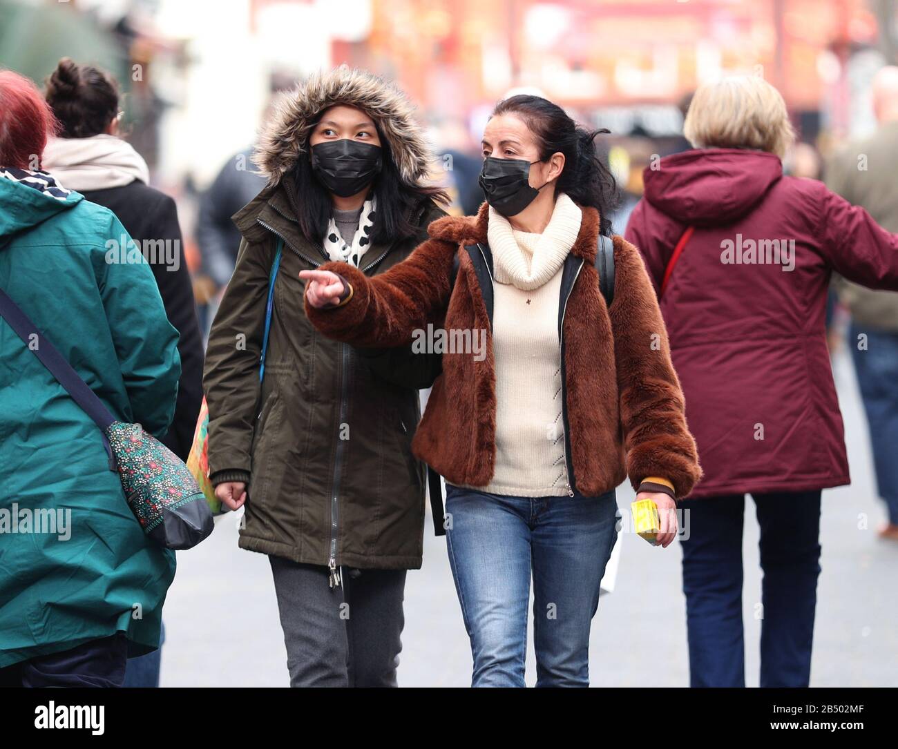 People wearing face masks in central London Stock Photo - Alamy