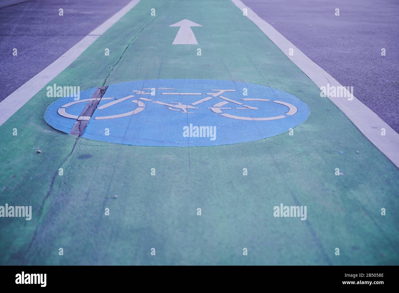 Blue road markings hi-res stock photography and images - Alamy