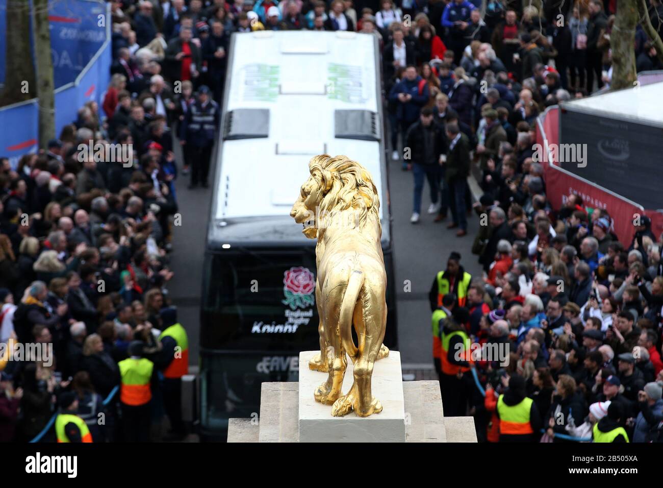 England rugby team bus hi-res stock photography and images - Alamy