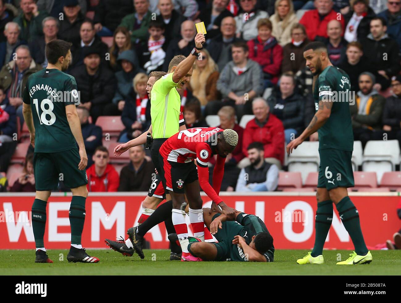 Var screen referee hi-res stock photography and images - Alamy