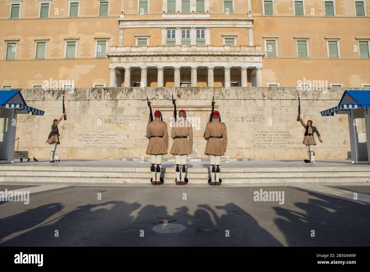 Evzones marching changing guard greek hi-res stock photography and ...