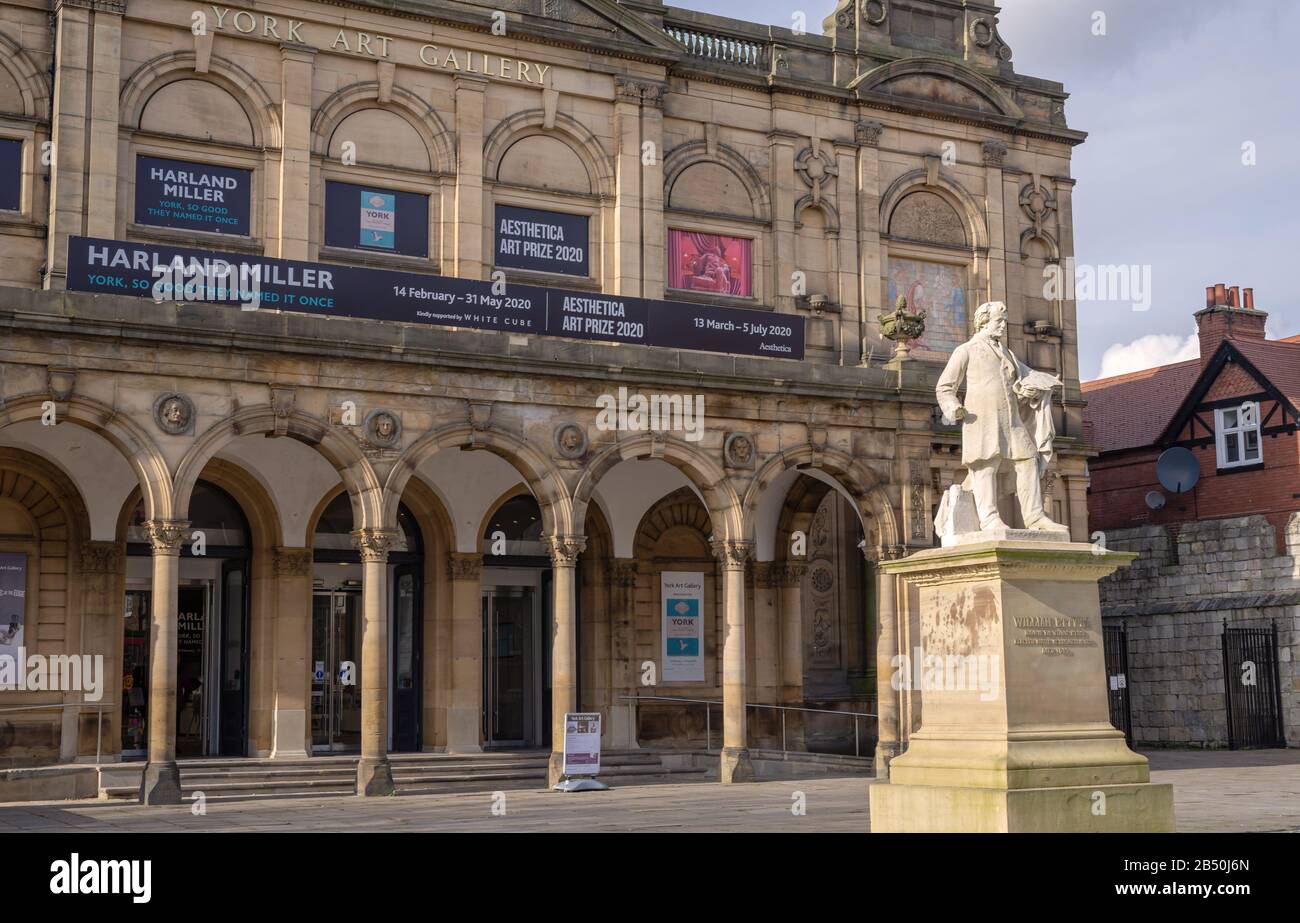 Plinth facade architecture hi-res stock photography and images - Alamy