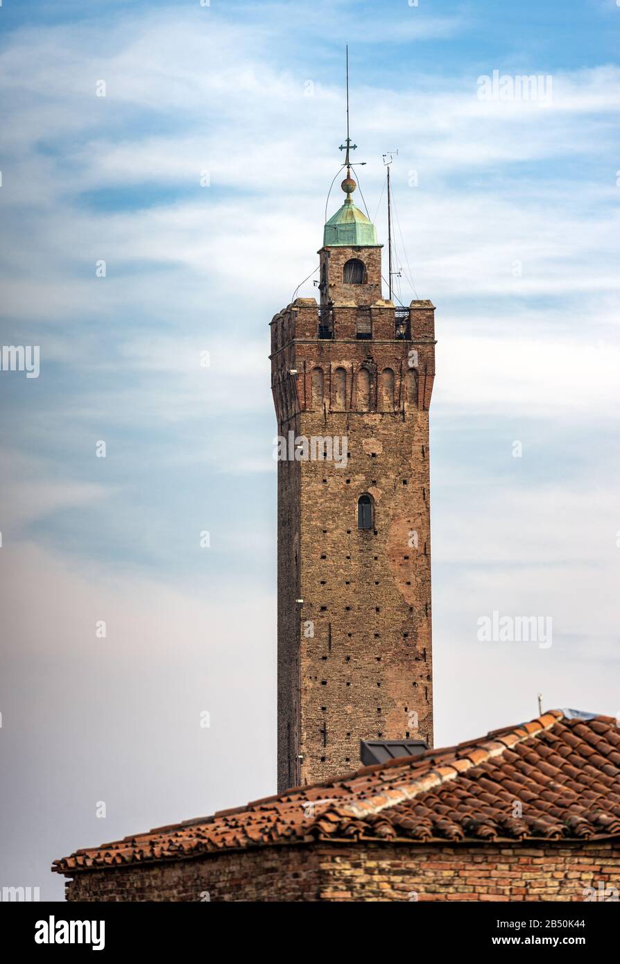Torre degli Asinelli. One of the two towers (Due Torri 1109-1119, 97.20 ...