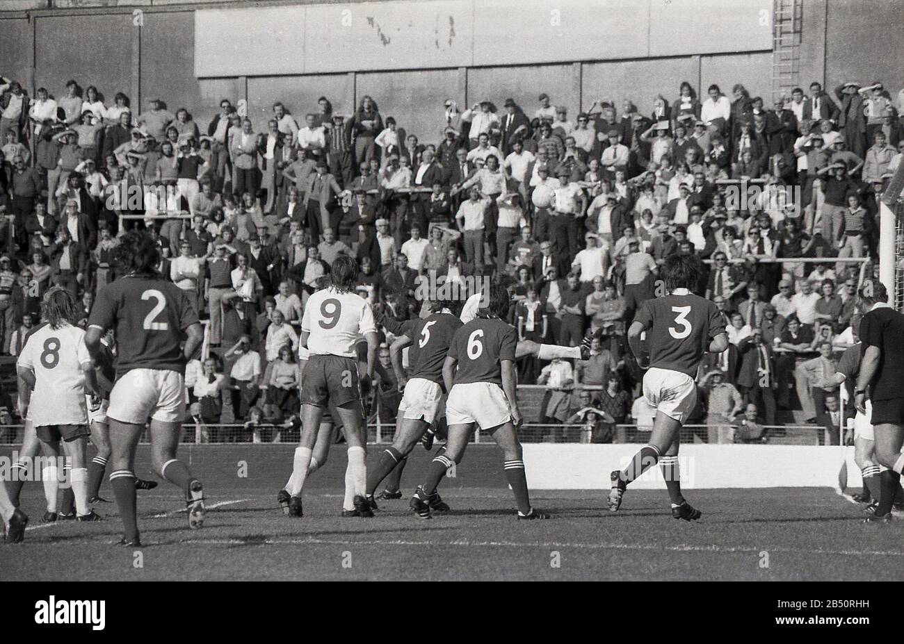 Football fans england 1970s hi-res stock photography and images - Alamy