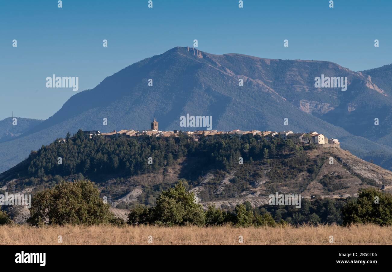 The old hilltop village of Berdun, in Aragon, Spain Stock Photo - Alamy