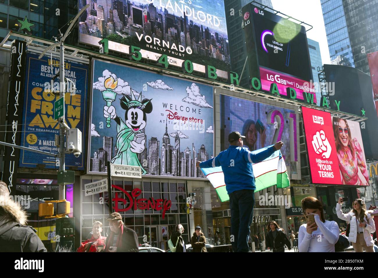 Tourists In Times Square, NY Stock Photo - Alamy