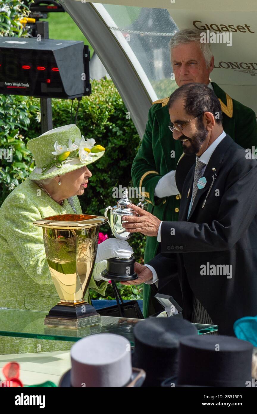 The queen ascot trophy hi-res stock photography and images - Alamy