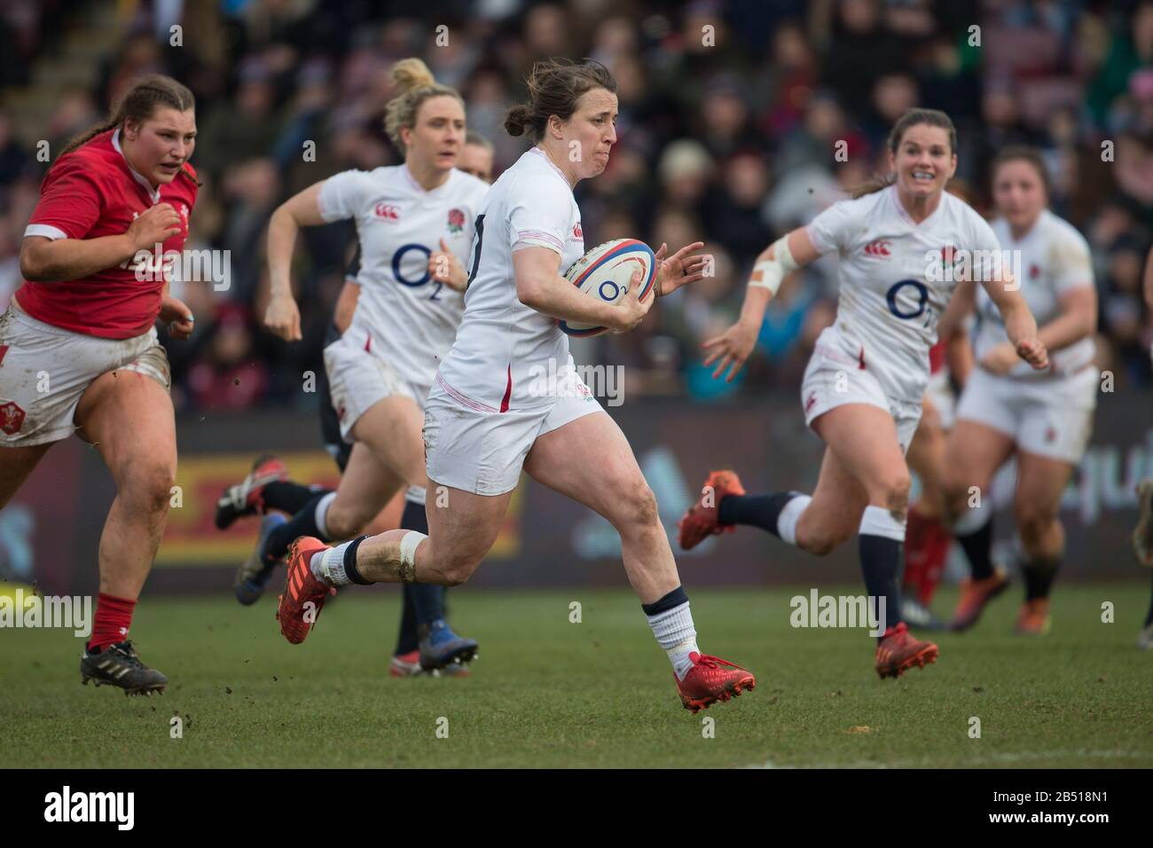 London, UK. 07th Mar, 2020. Katy Daley-Mclean (England, 10) on the way ...