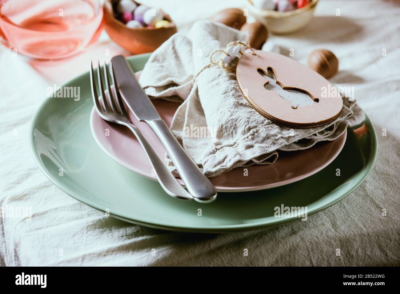 Place setting easter close hi-res stock photography and images - Alamy