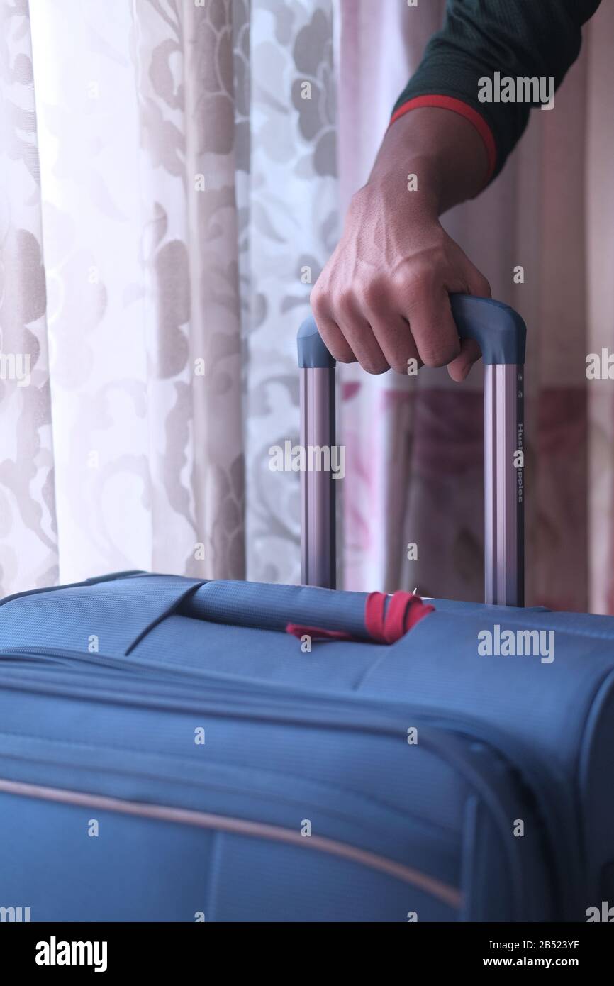 Boarding baggage luggage hand hi-res stock photography and images - Alamy