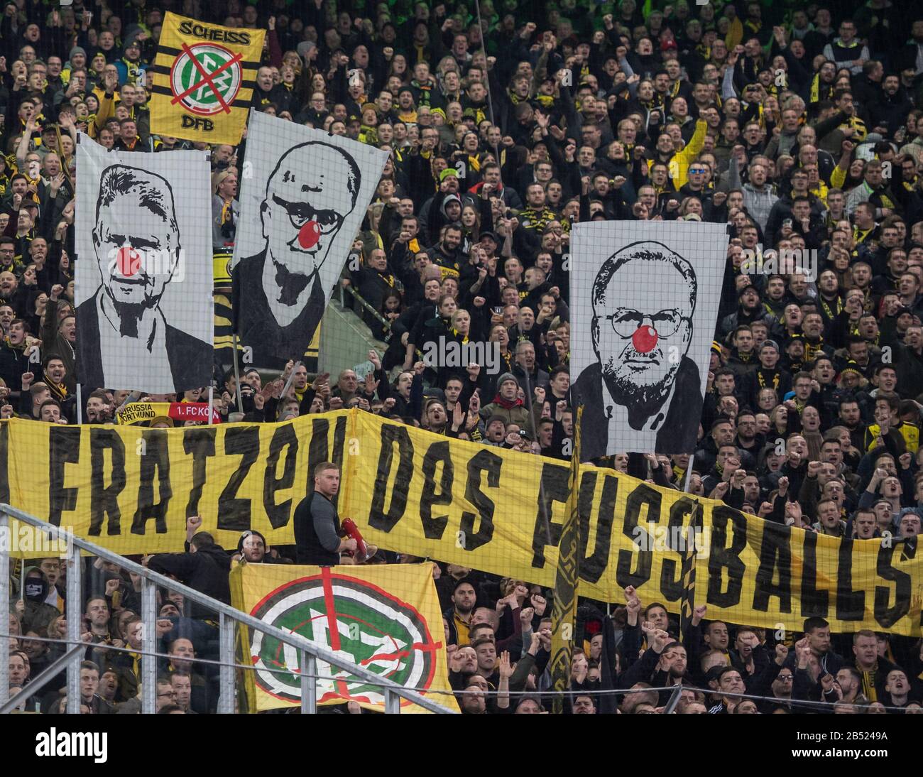 Fans faces in stadium hi-res stock photography and images - Alamy
