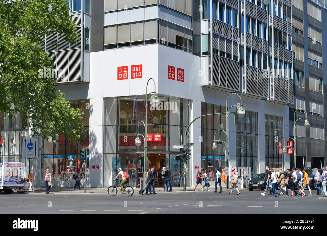 Uniqlo store berlin hi-res stock photography and images - Alamy