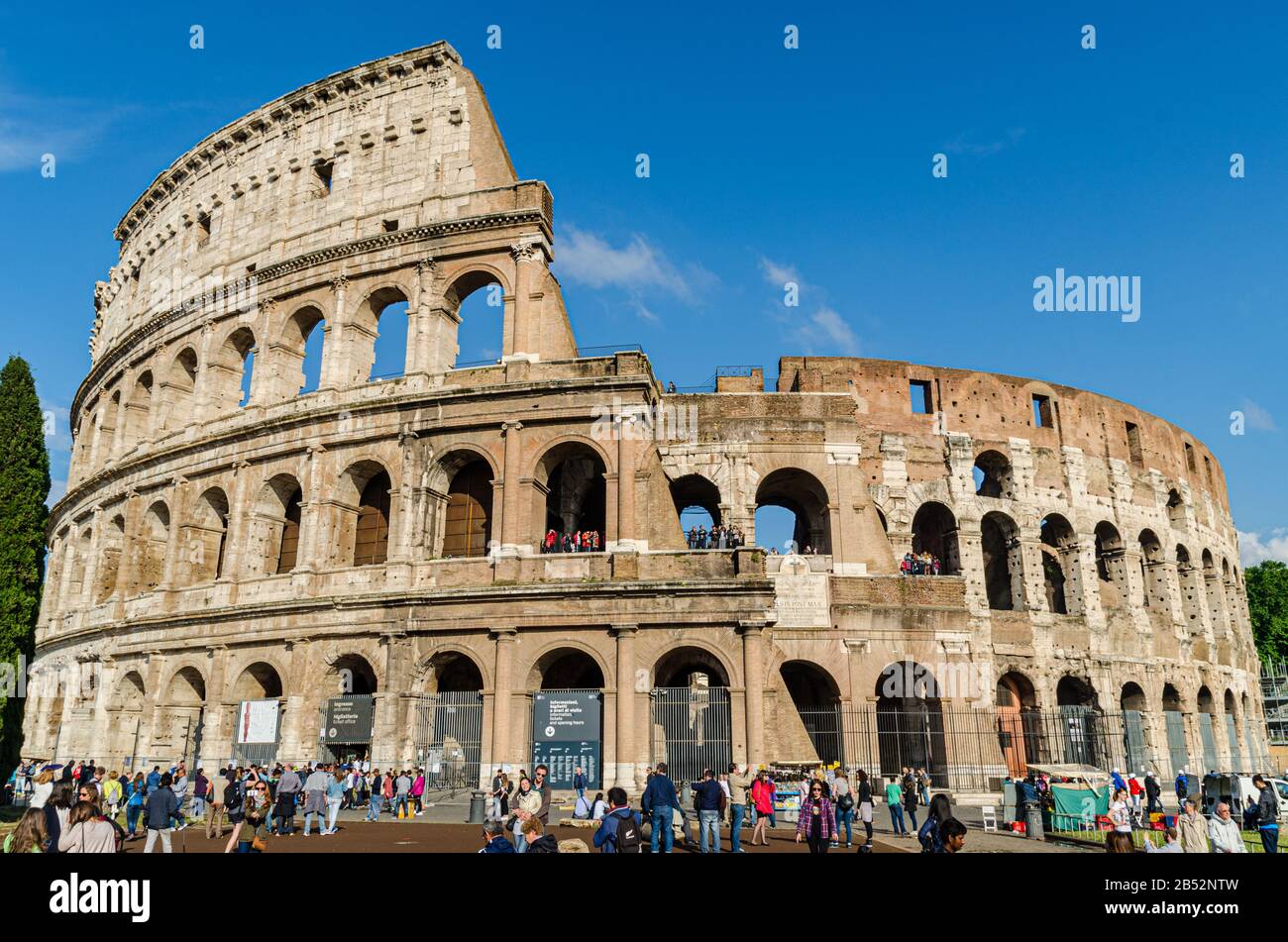 Colosseum rome exterior 2015 hi-res stock photography and images - Alamy