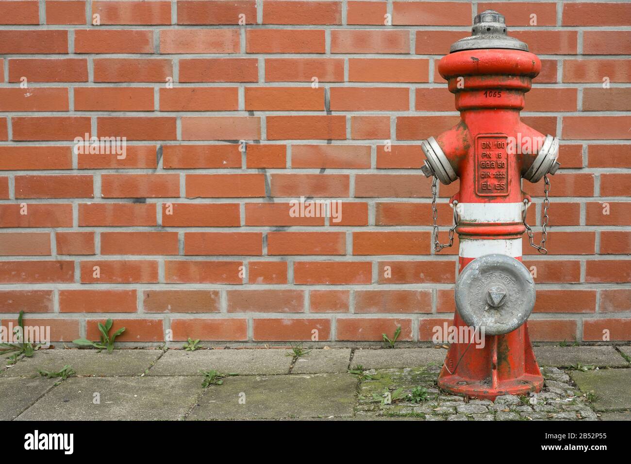 Fire hydrant in front of a wall Stock Photo - Alamy