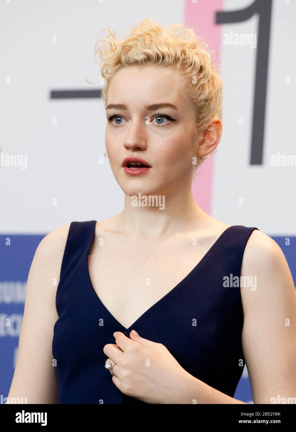 Ambyr Childers Julia Garner