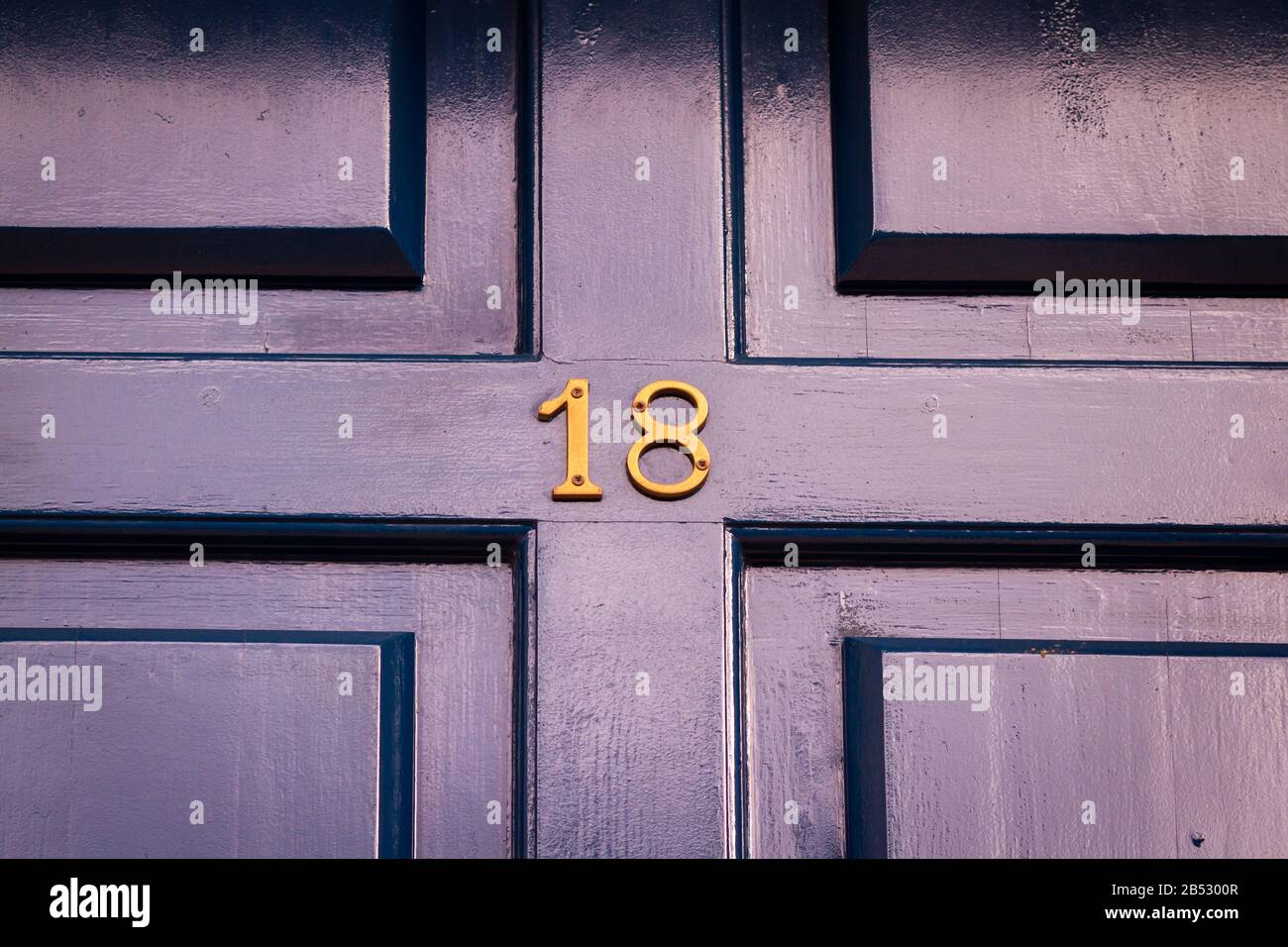 House number 18 sign hi-res stock photography and images - Alamy