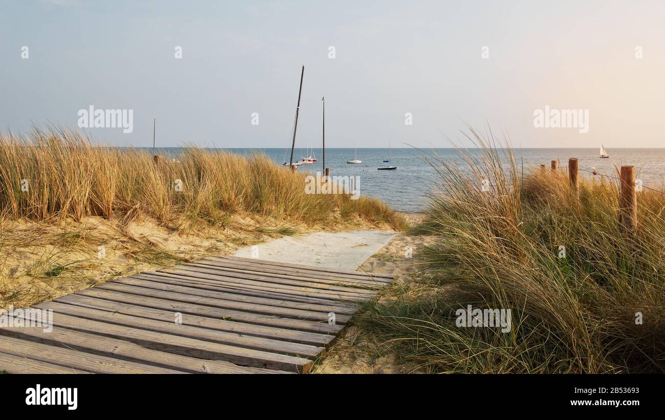 Walkway leading beach scene hi-res stock photography and images - Alamy