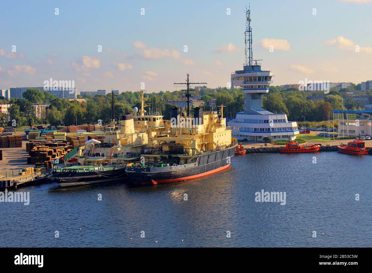 Shipping control center hi-res stock photography and images - Alamy