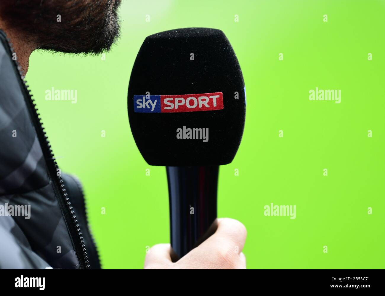 A sky sports microphone hi-res stock photography and images - Alamy
