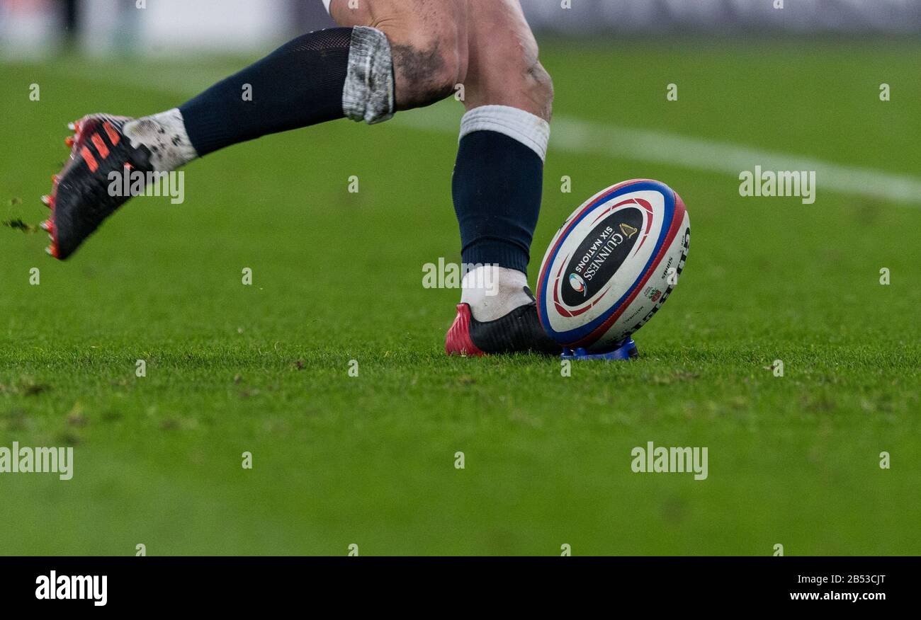 General view of the ball being kicked hi-res stock photography and ...