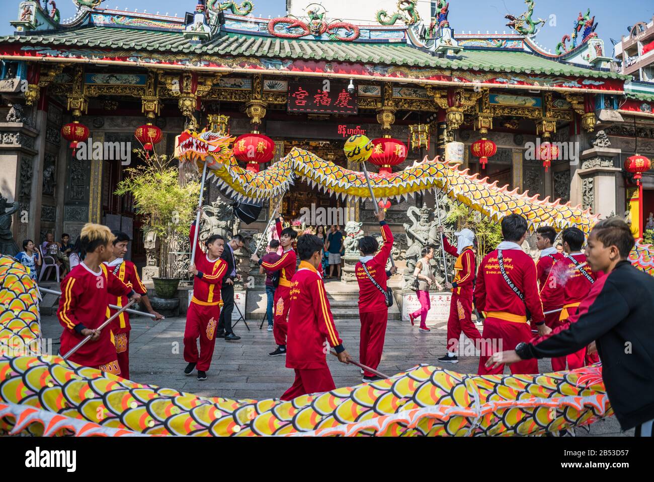 Myanmar new year celebrations hi-res stock photography and images - Alamy