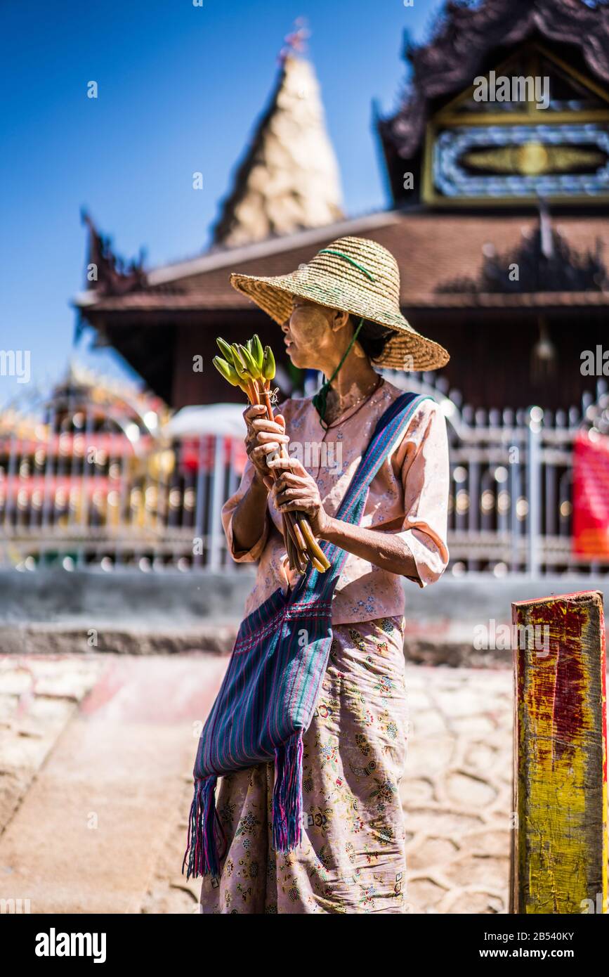Local people, Inle lake, Myanmar, Asia Stock Photo - Alamy