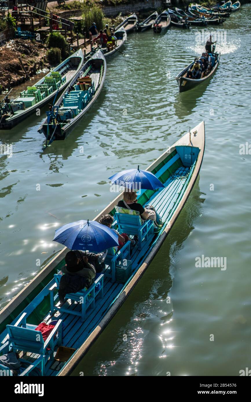 School children boat asia hi-res stock photography and images - Alamy