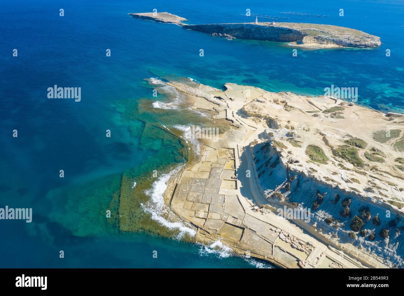 Aerial pan ocean island in hi-res stock photography and images - Alamy