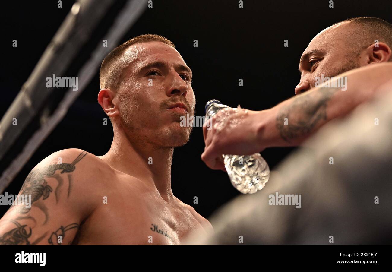 Super middleweight fight hi-res stock photography and images - Alamy