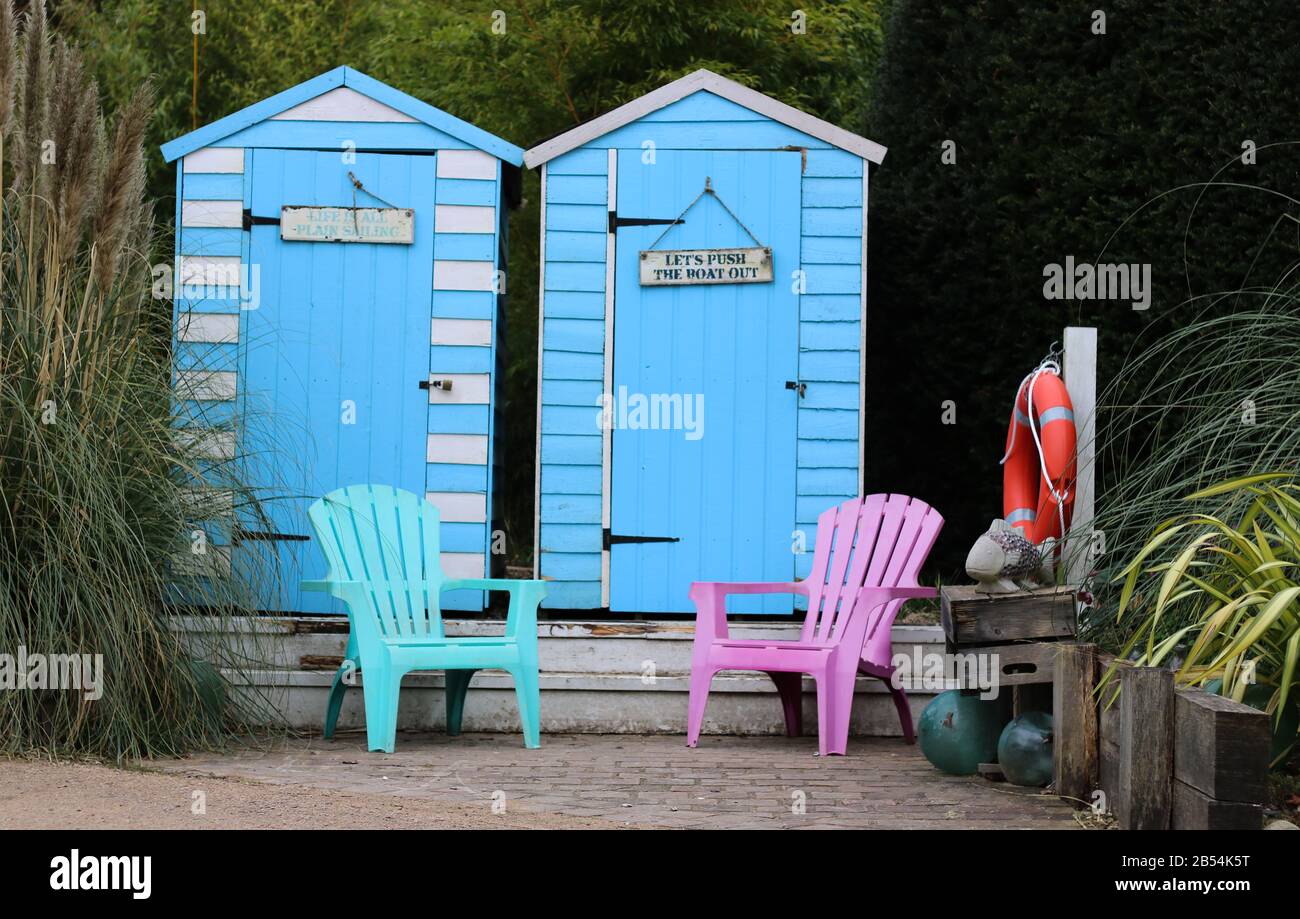Vintage seaside bathing hut hi-res stock photography and images - Alamy