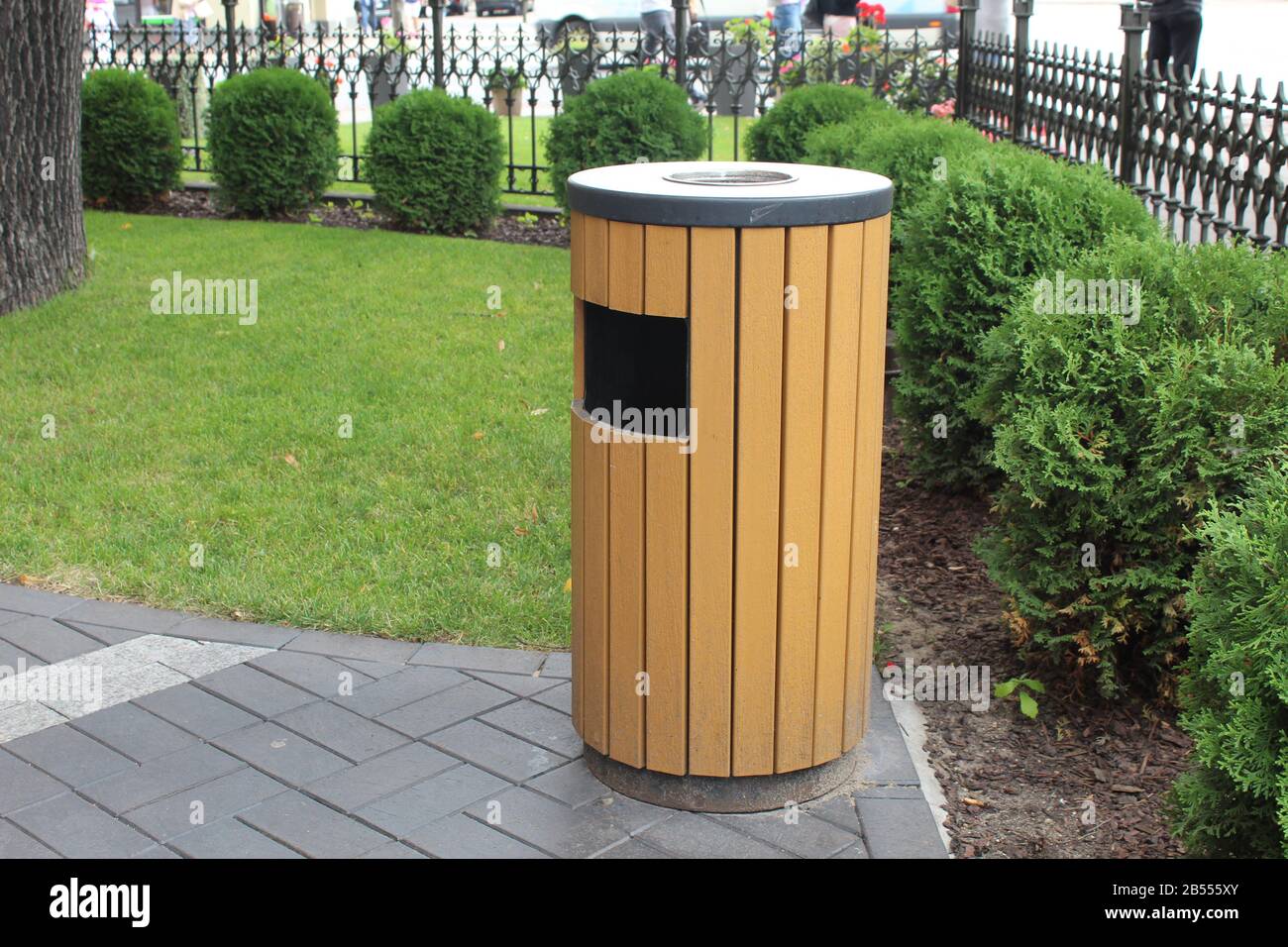 Recycle bin on the street Stock Photo - Alamy