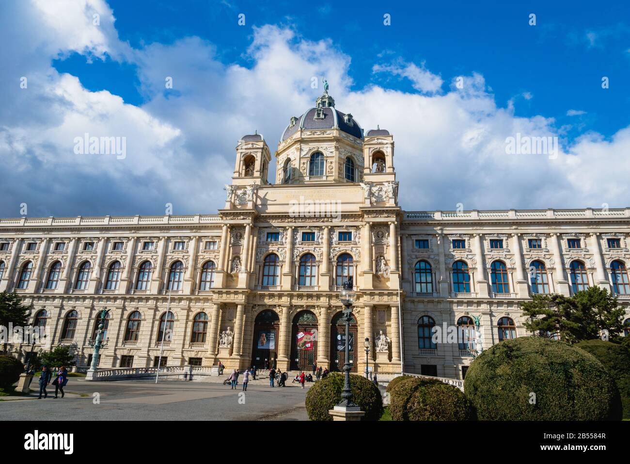 Viennese monument hi-res stock photography and images - Alamy