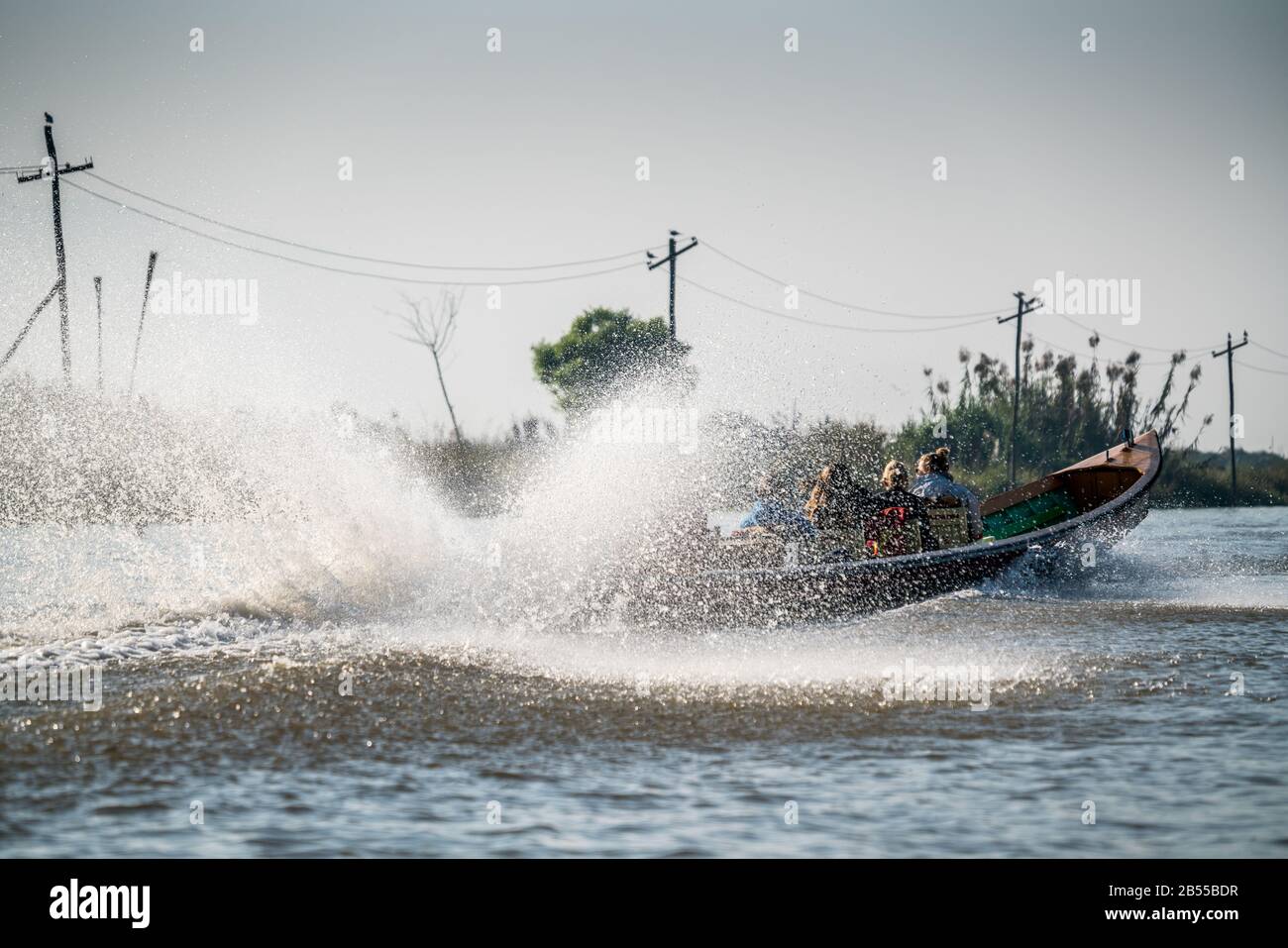 Intha girl hi-res stock photography and images - Alamy