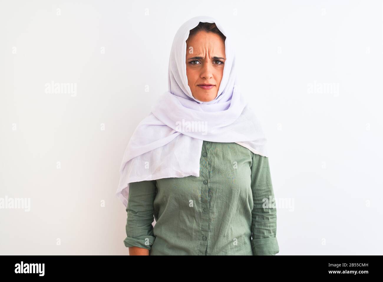 Beautiful muslim girl crying face hi-res stock photography and images ...