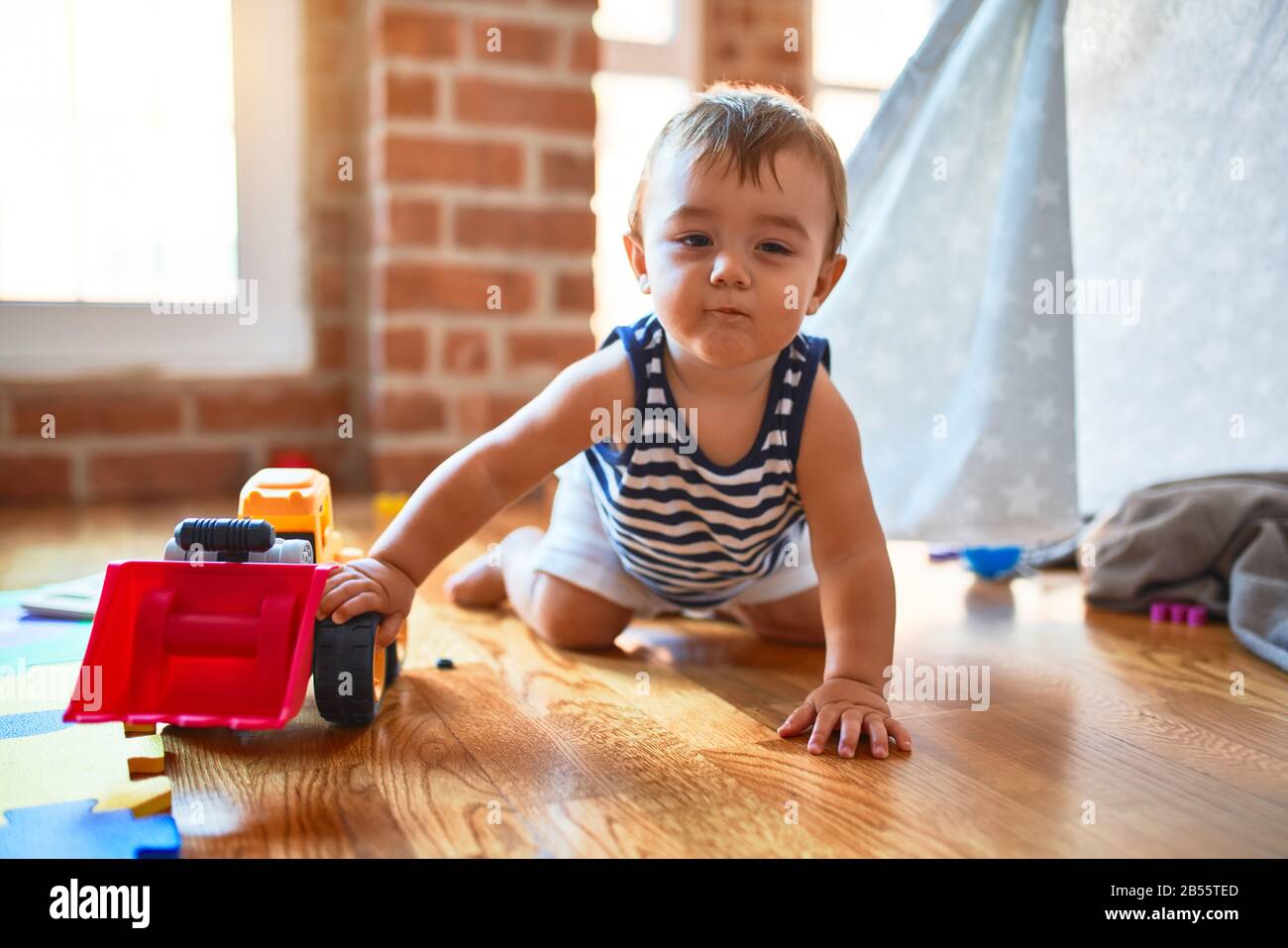 Infant crawling school hi-res stock photography and images - Alamy
