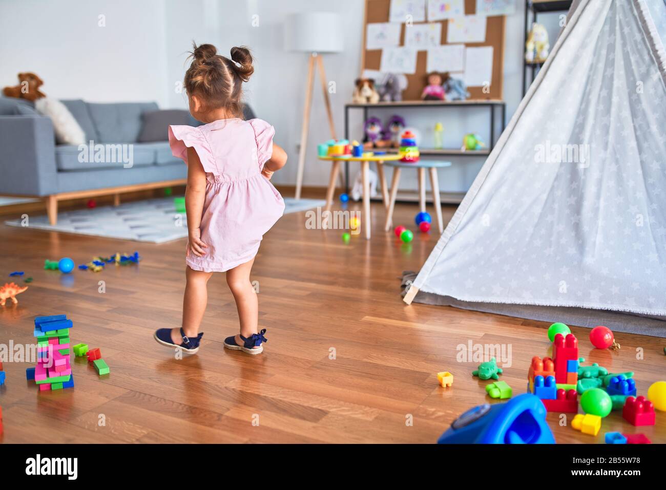 Kindergaten children hi-res stock photography and images - Alamy