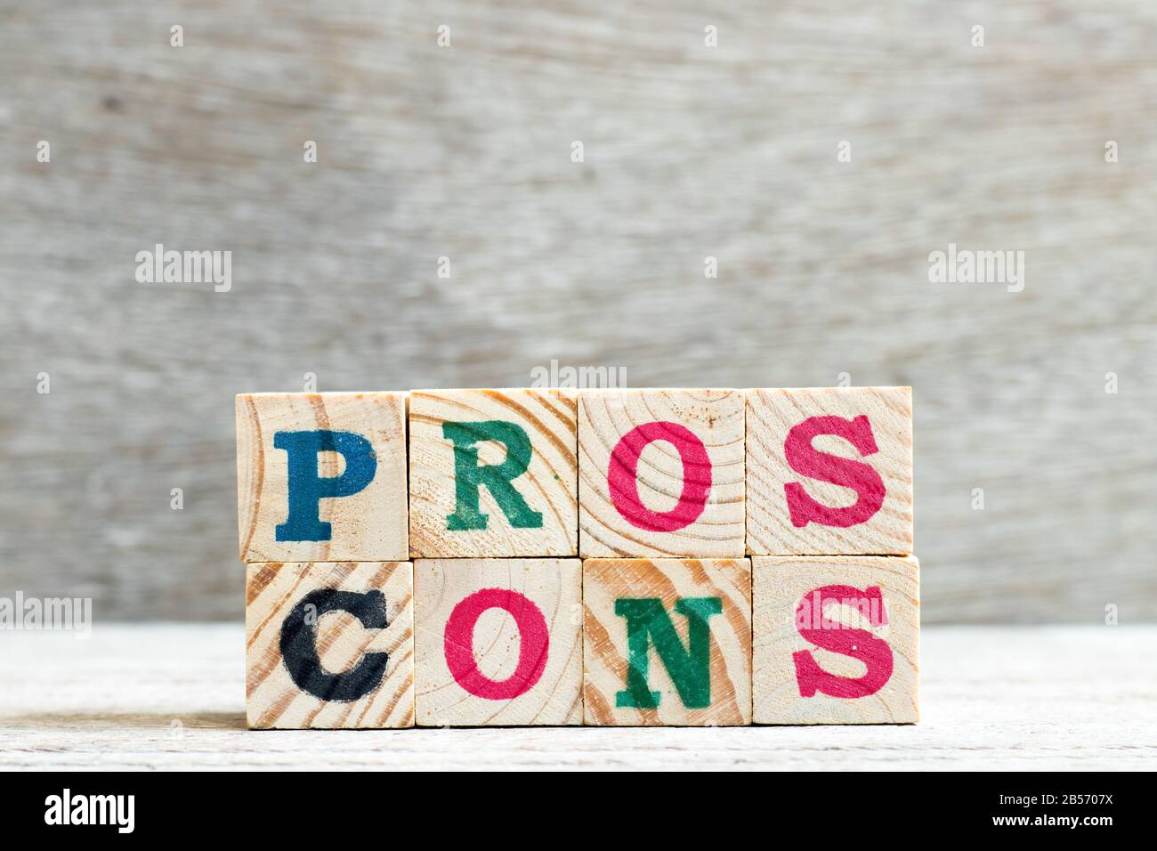 Letter block in word pros cons on wood background Stock Photo - Alamy
