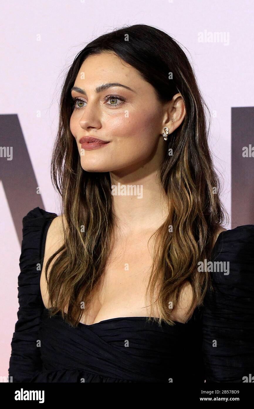 March 5, 2020, Los Angeles, CA, USA: LOS ANGELES - MAR 5: Phoebe Tonkin ...