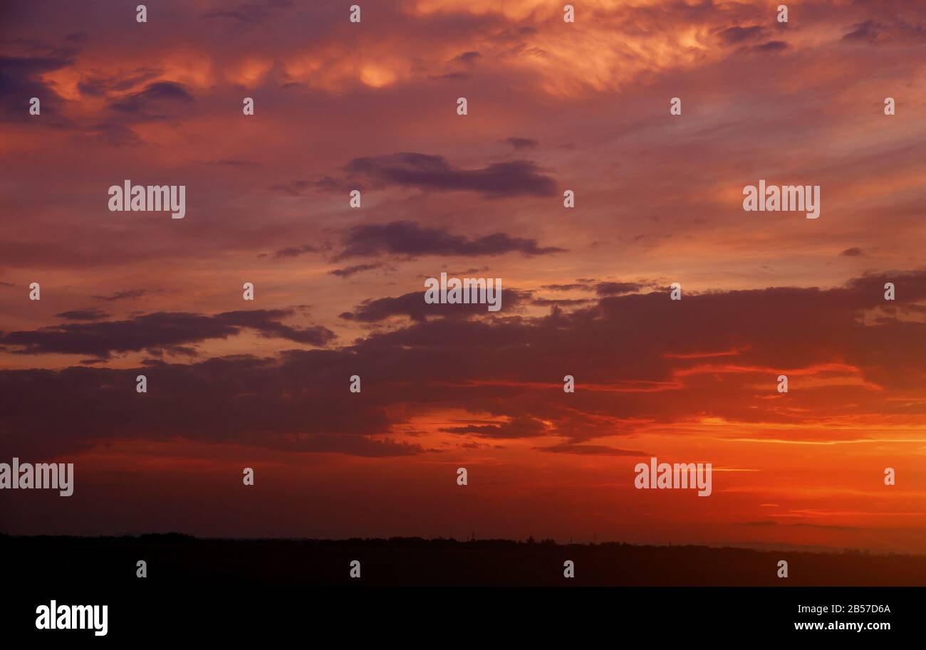 Colorful sky sunset sunrise burning hi-res stock photography and images ...