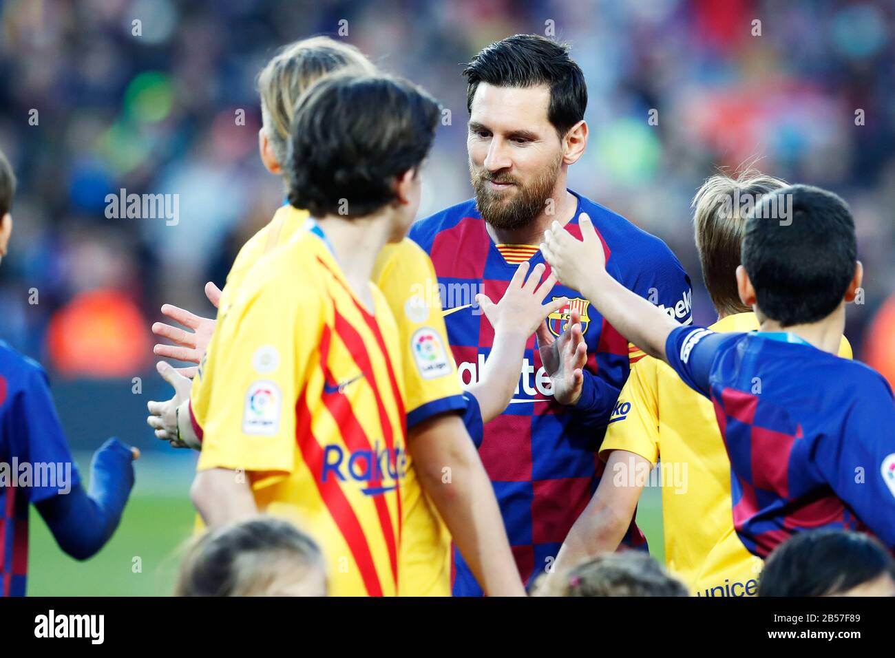 Barcelona, Spain. Credit: D. 7th Mar, 2020. Lionel Messi, kids fans ...