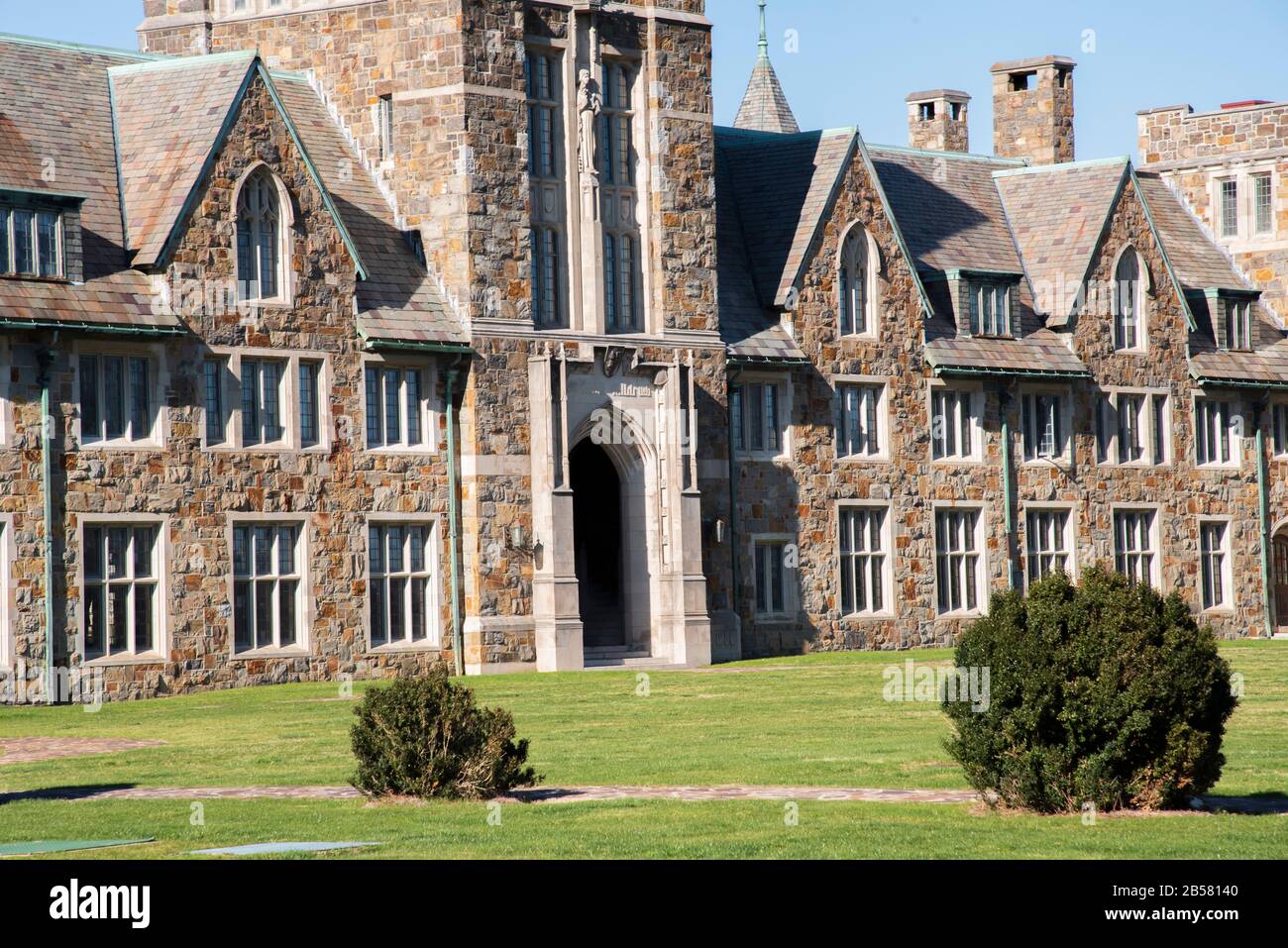Building with beautiful windows Stock Photo - Alamy