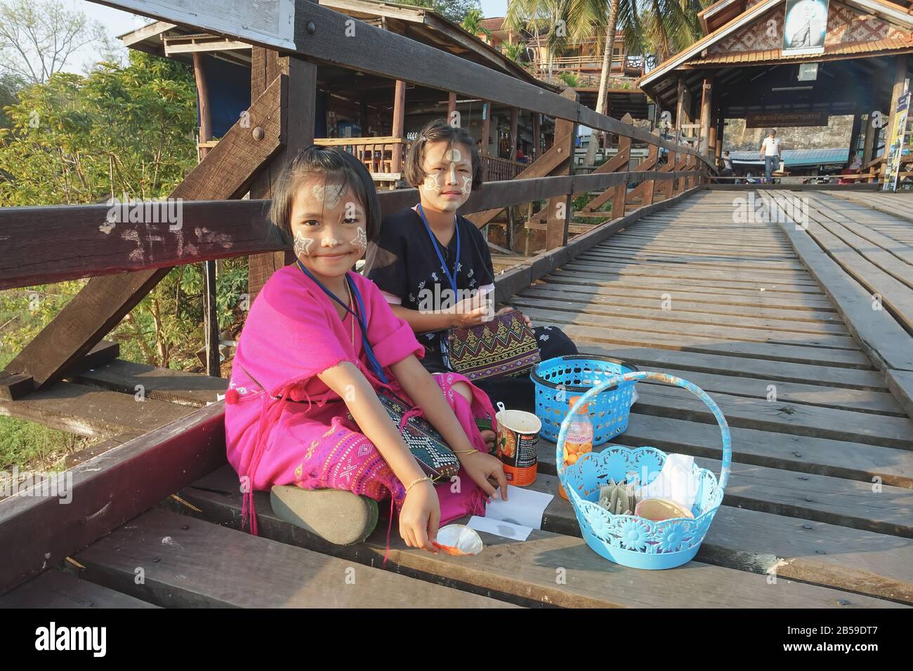 Mon and kid hi-res stock photography and images - Alamy