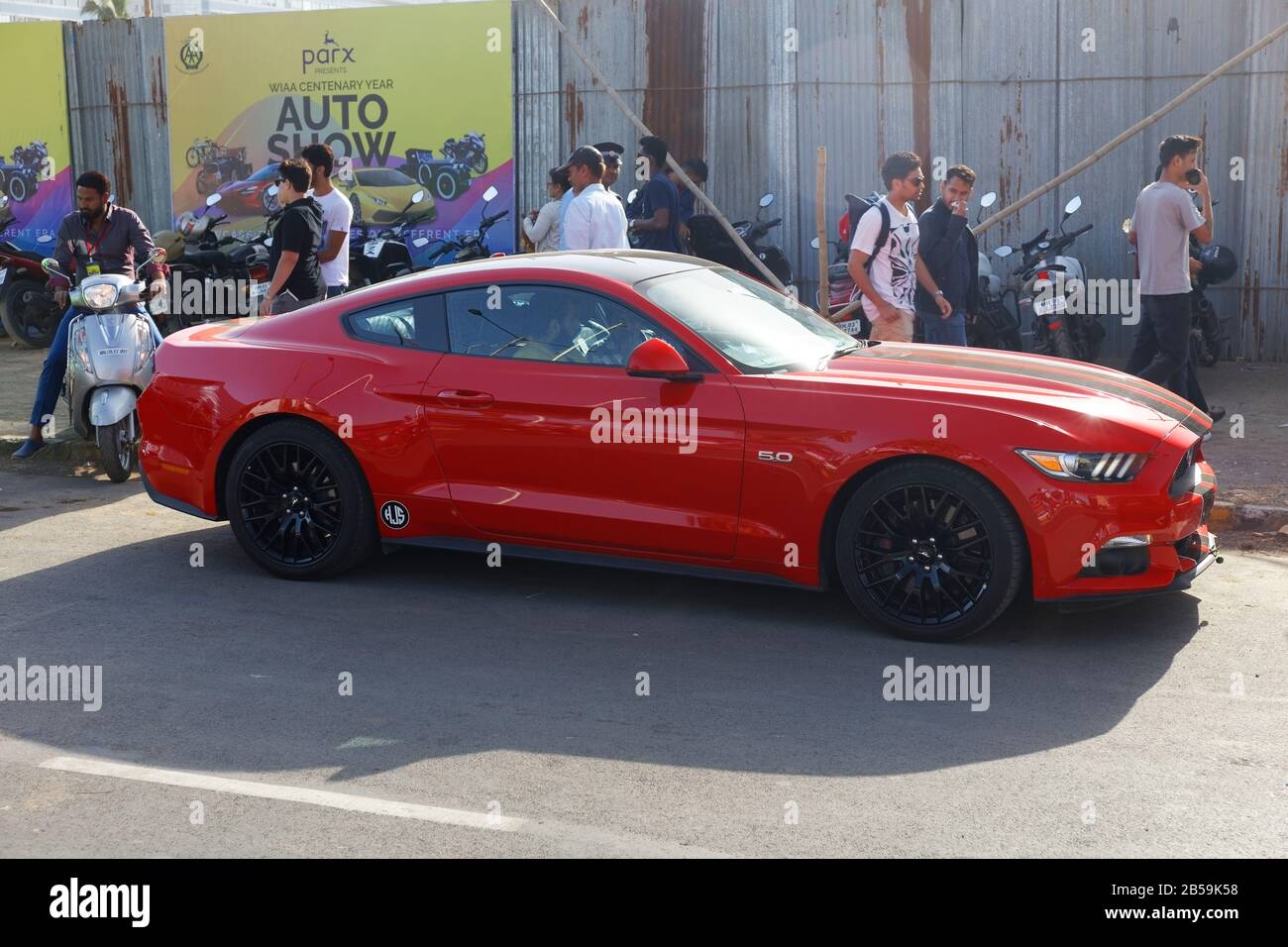 Vintage and new car and bike show in Mumbai, India Stock Photo - Alamy